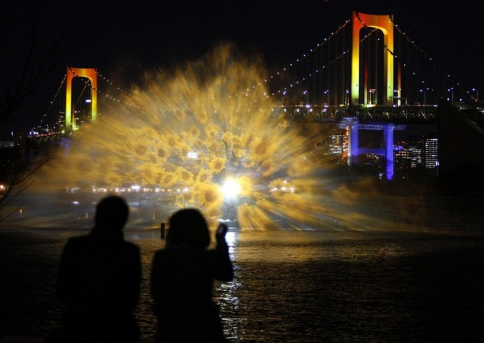 Odaiba Water Illumination | Amusing Planet